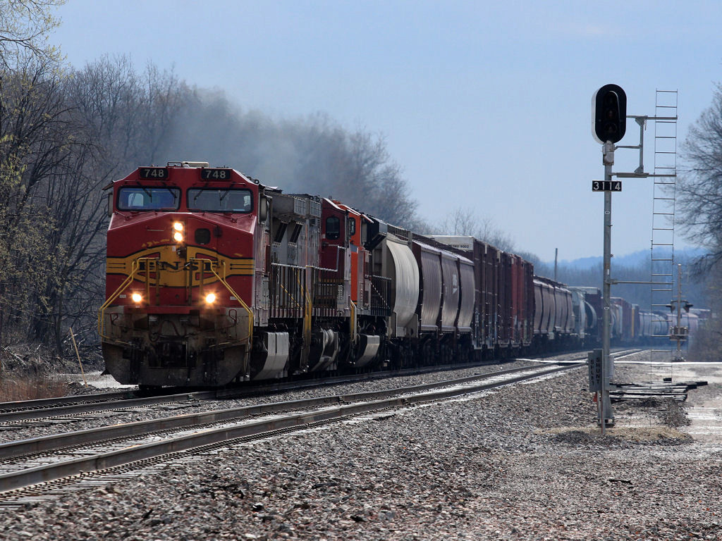 BNSF 748